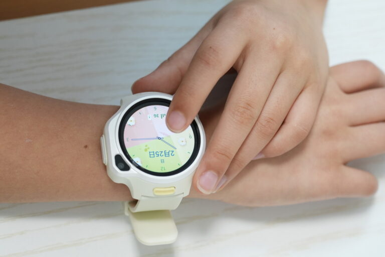 【実機レビュー】myFirst Fone R2は定番機能を進化させた最新スマートウォッチ | こどもみまもりコンシェルジュ